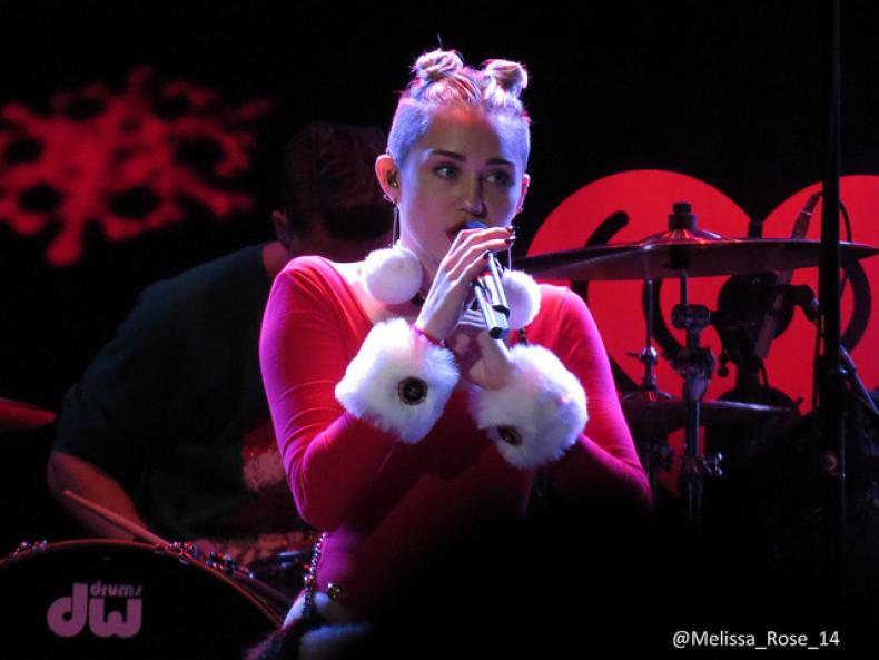 Най щедрата знаменитост за 2015 е City Radioandtv Хитове до скъсване